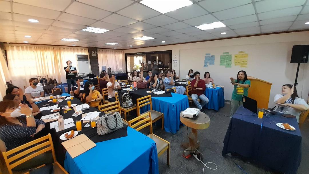 Health workers in region 1 undergoes basic Filipino sign language training