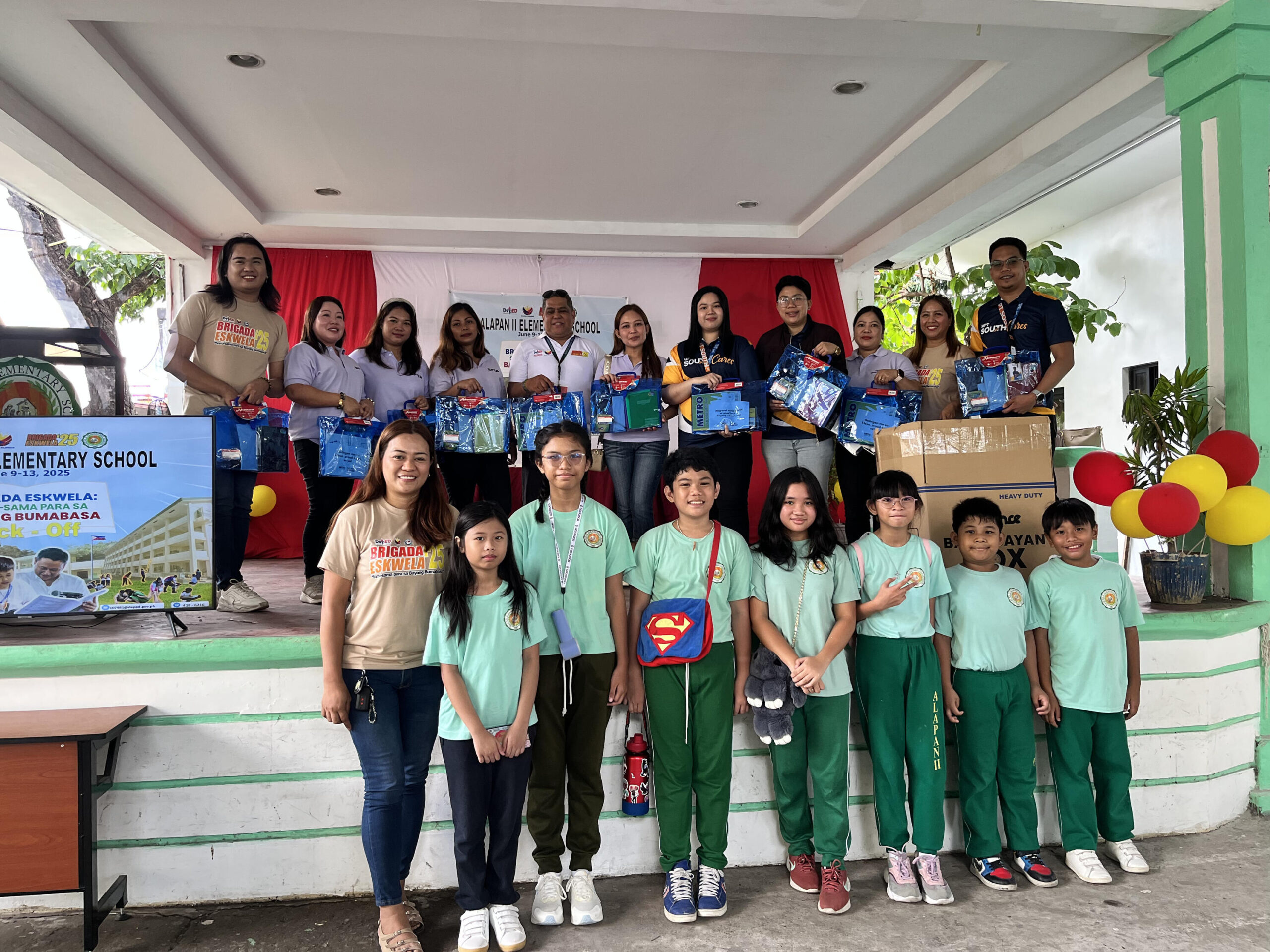 900 School kits , ipinamahagi ng MPT South sa pampublikong paaralan sa ...